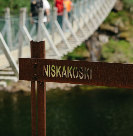 Riippusilta Niskakoskella. Kuva Jani Kärppä.